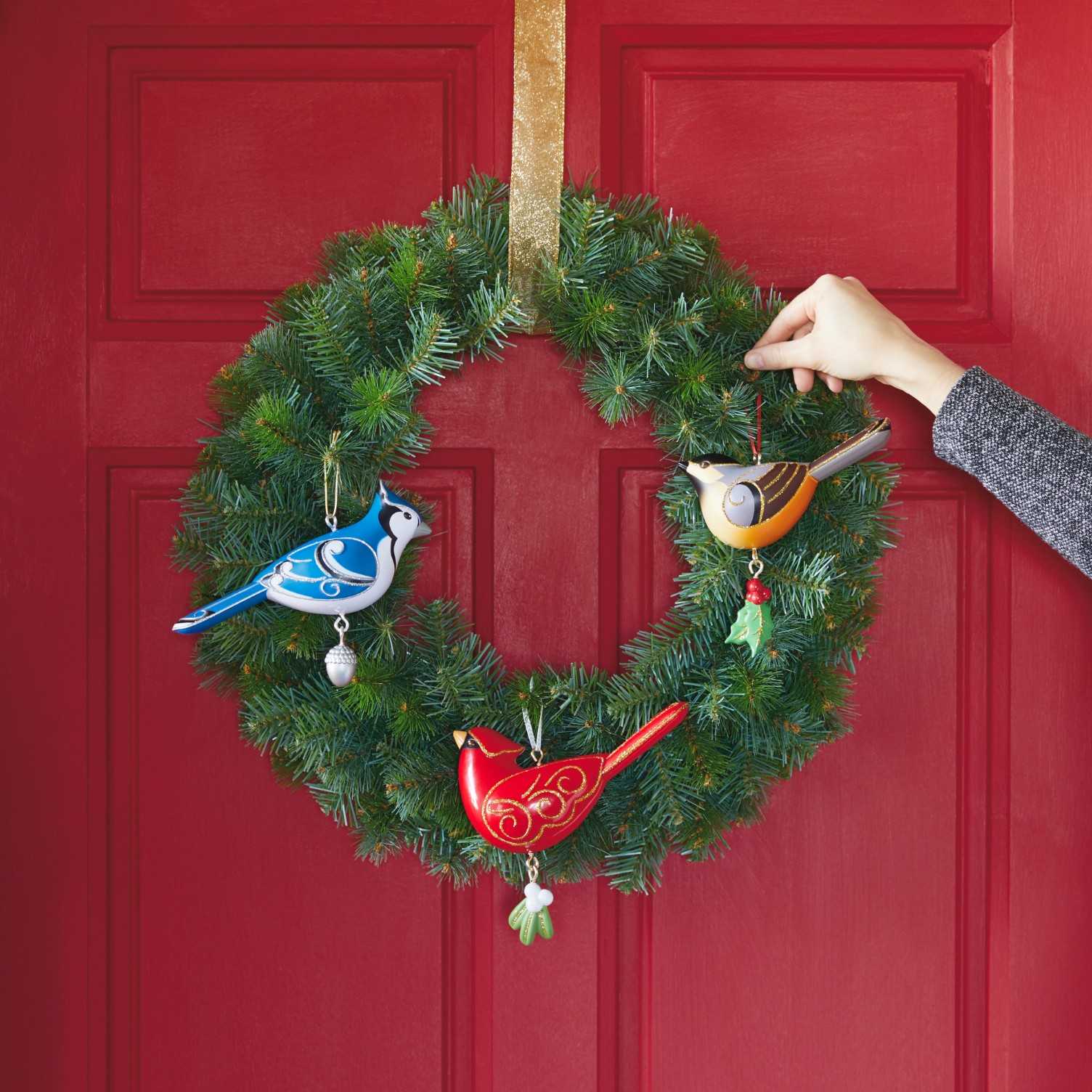 OD - Outdoor Bird Wreath - 1x1 copy - Hallmark Corporate